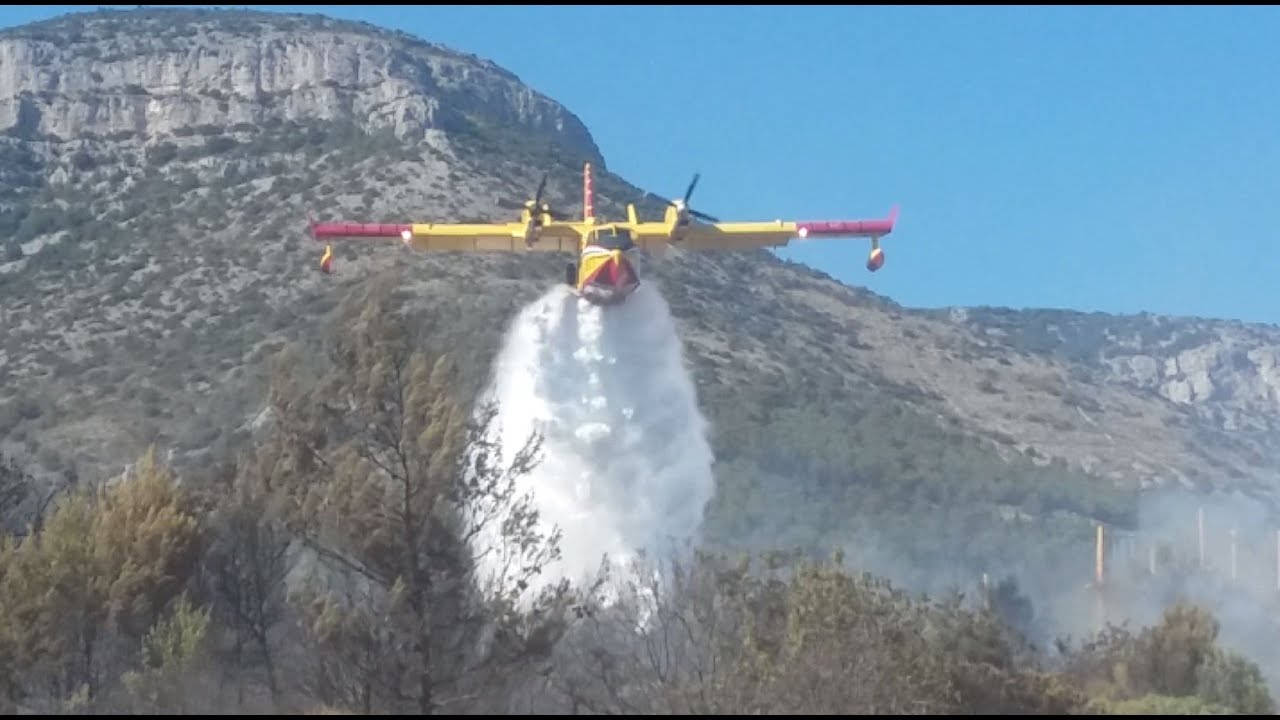 Firefighting airplane in action - amazing pilot skills - YouTube