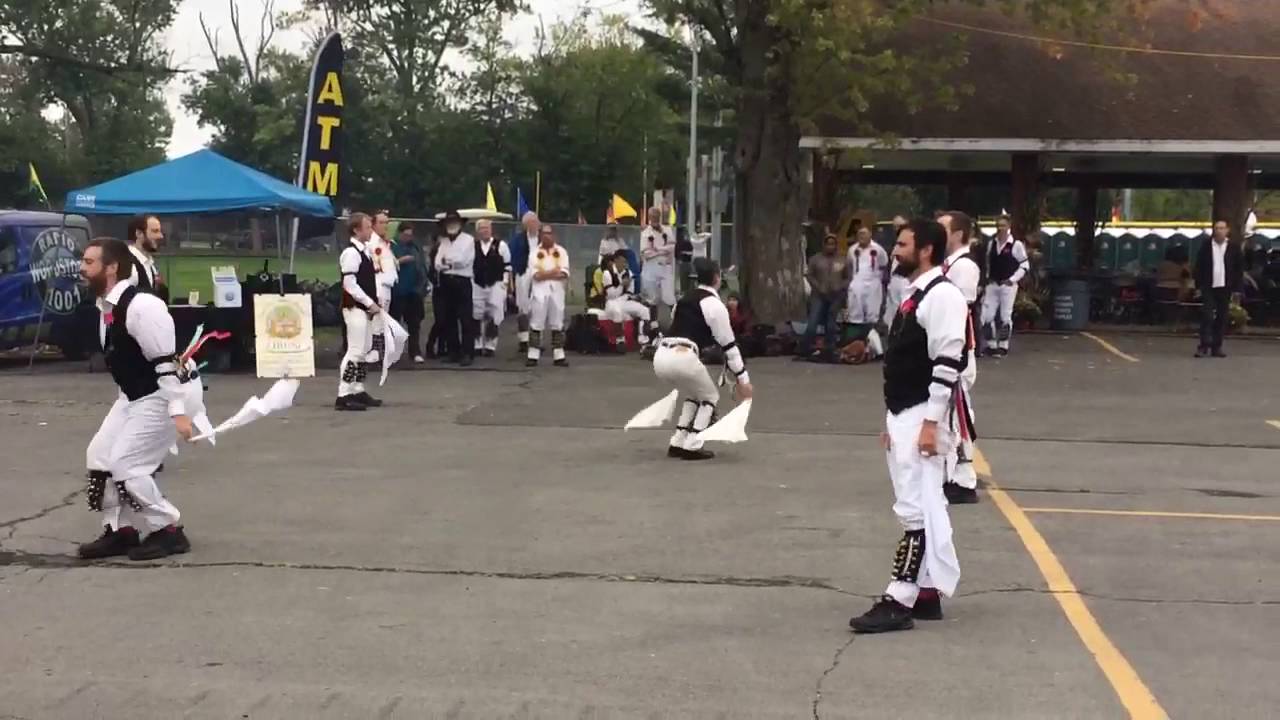 Garlic festival dancing - YouTube