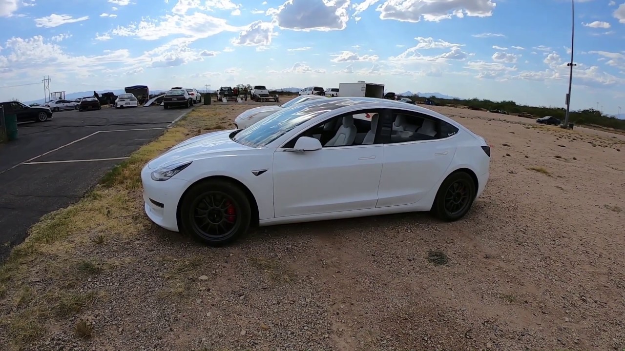 Tesla Model 3 at a Drift Event? Not just doing Donuts. First session of ...