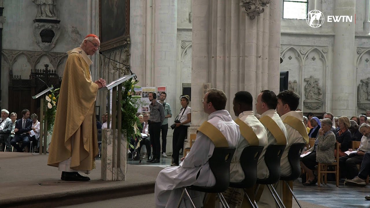 Priesterwijding in Sint Rombouts kathedraal van Mechelen - Hij leeft ...