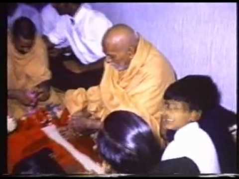 Yogi Bapa nice bhajan - YouTube