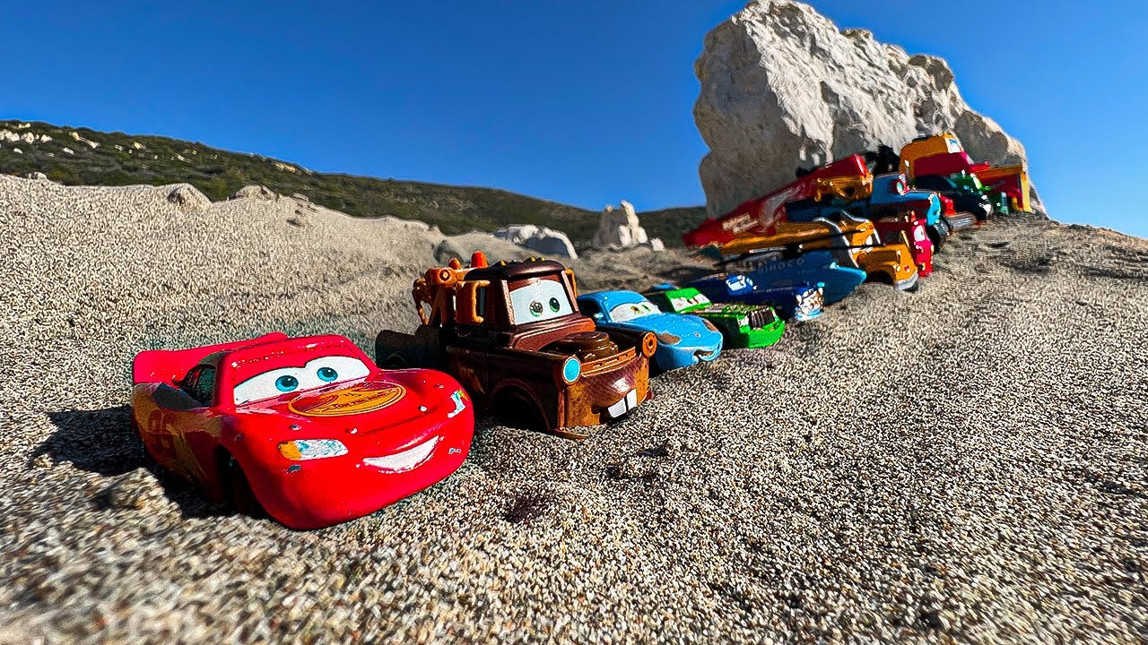 Disney Pixar Cars fall into the water: Lightning McQueen,Doc Hudson ...