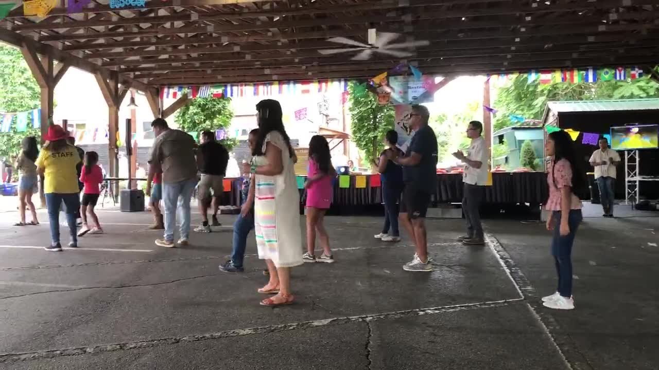 Line dancing at Culturas Unidas Festival in Marion - YouTube