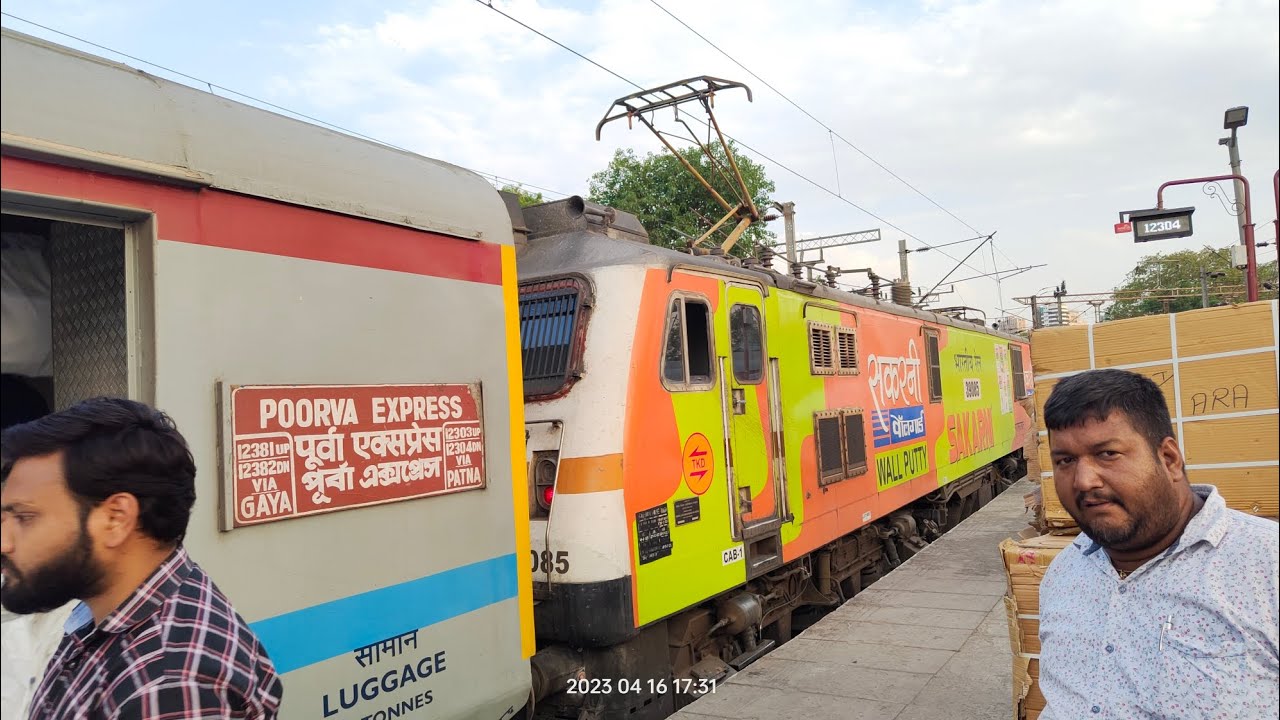Ultimate chaos for passengers boarding in General class of 12304 New ...
