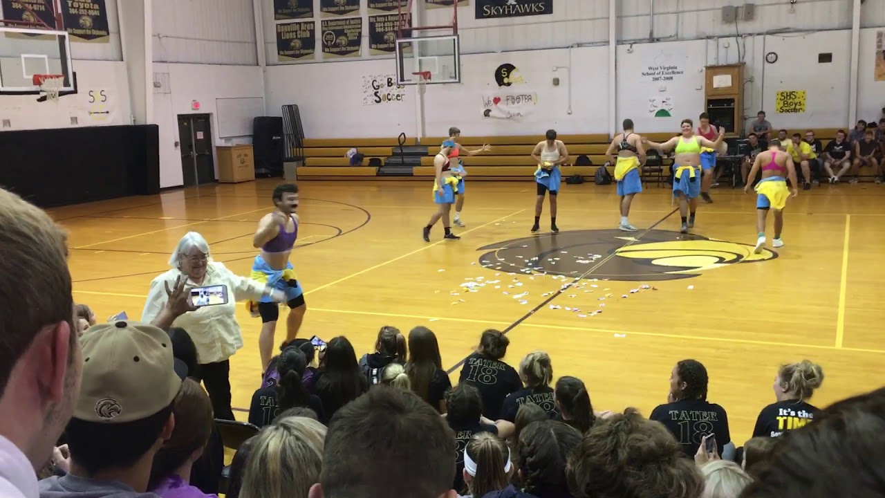 Senior powderpuff dance 2018 - YouTube
