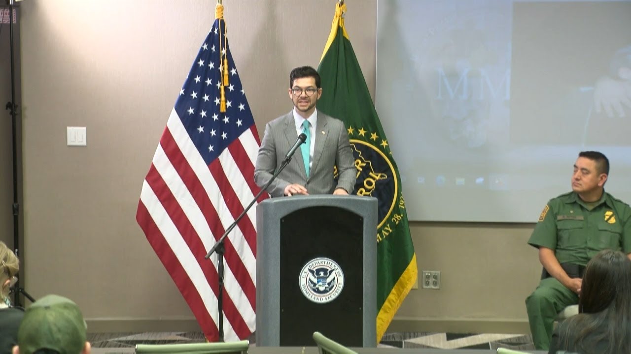 U.S. Border Patrol agents see tragic things happen to migrants - YouTube