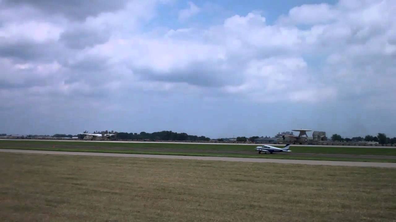 Northrop Grumman E2C Hawkeye C2 Grayhound txiing EAA Oshkosh - YouTube