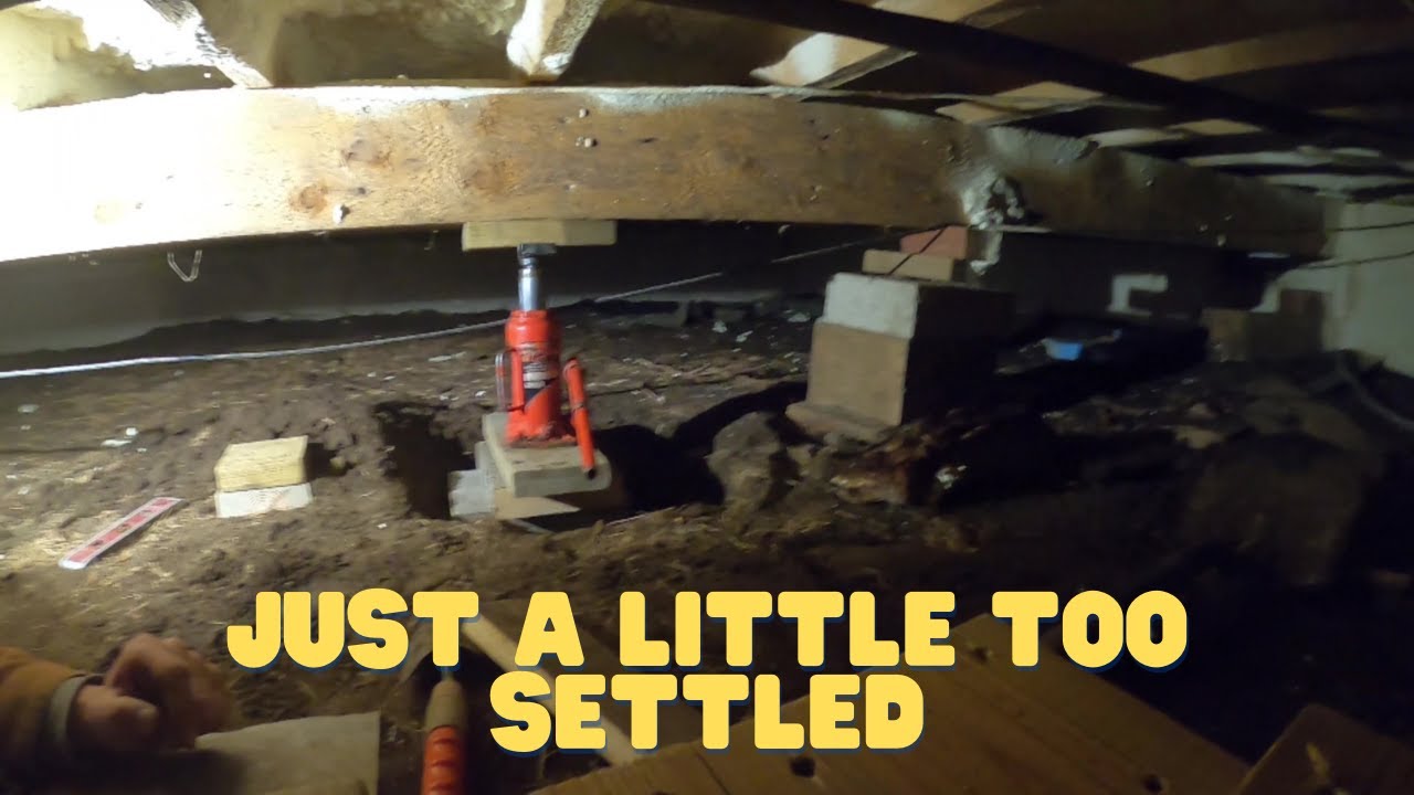 Jacking up the center of a small house. - YouTube