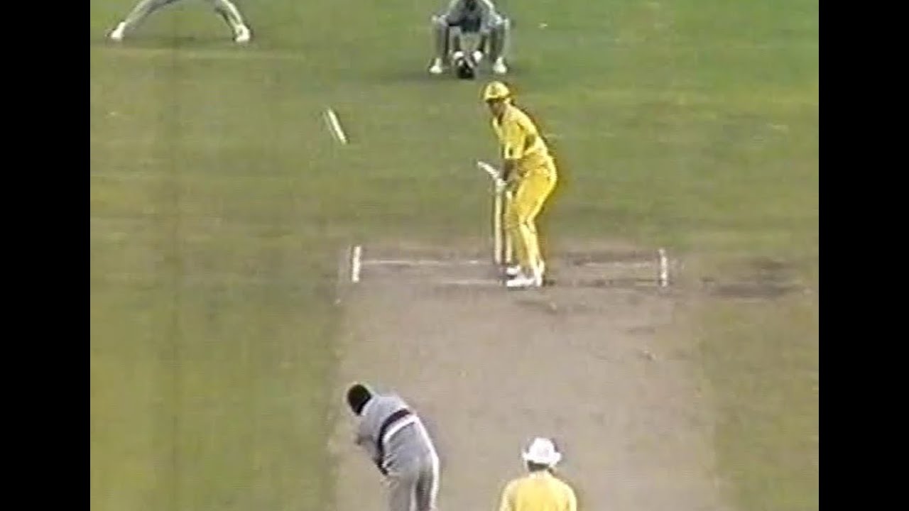 Curtley loses control! Ambrose lets fly vs Australia ODI SCG 1988/89 ...