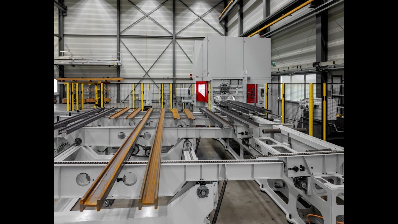 Forklift mast channel machining - UNIMAST CNC machine - YouTube