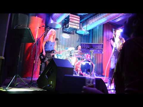 Radiolux - Walking On Sunshine (2013.09.26, Beyoğlu Hayal Kahvesi)