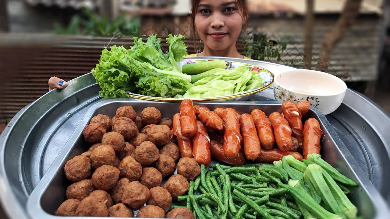 Deep Fried Beef Meatballs - เทคนิค การ ทอดลูกชิ้นให้กรอบนาน - YouTube