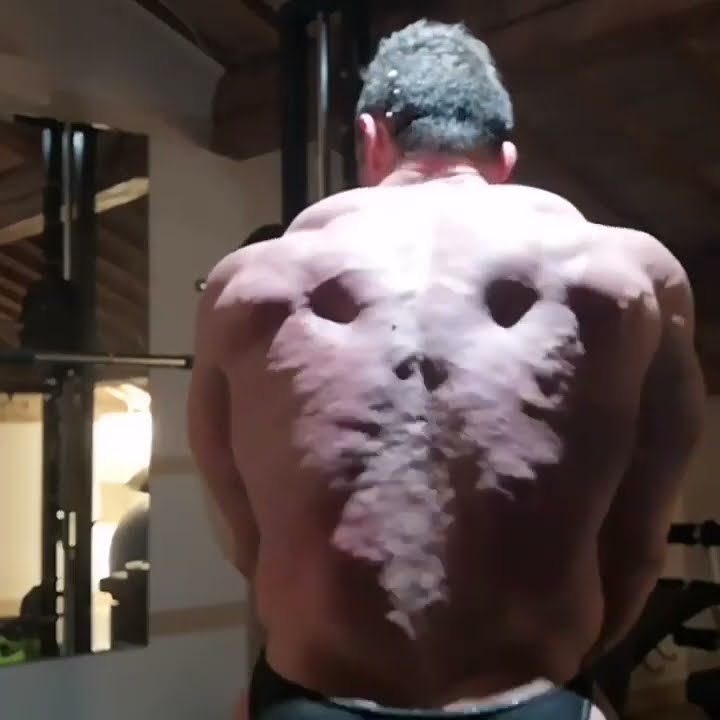 Italian IFBB Pro Bodybuilder Muscle Flexing #3 - YouTube