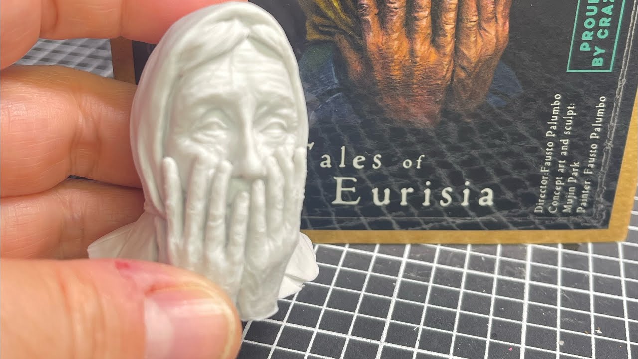 Shoshie is painting the Nonna Isabella bust sponsored by Abyssoul ...