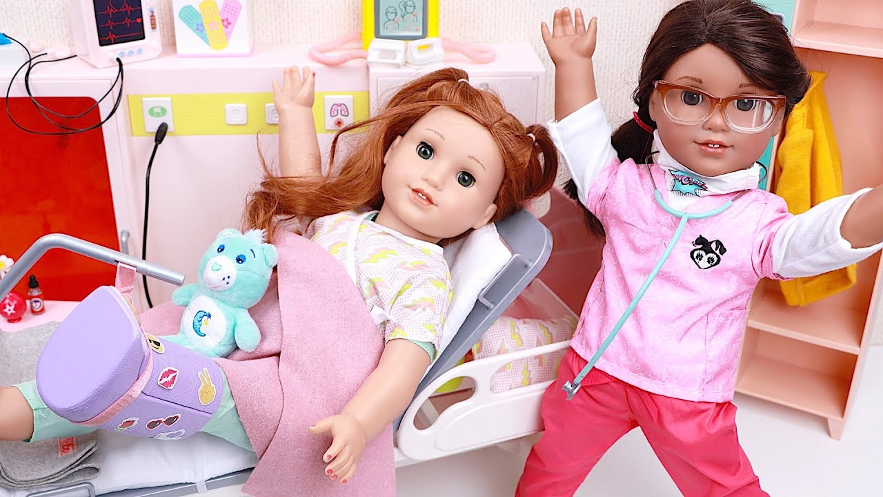 Doll gets a surprise in the hospital! Play Dolls - YouTube