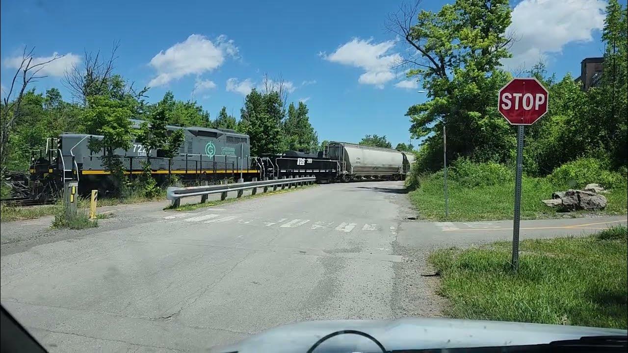 GIO 7224 ( GP-9u ) & slug 269 switch out Robin Hood in Port Colborne - YouTube