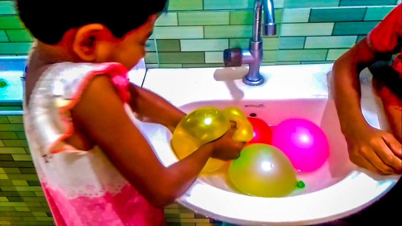 Fun Way to Learn Color for Toddlers in the Balloon Bath, Finger Family ...