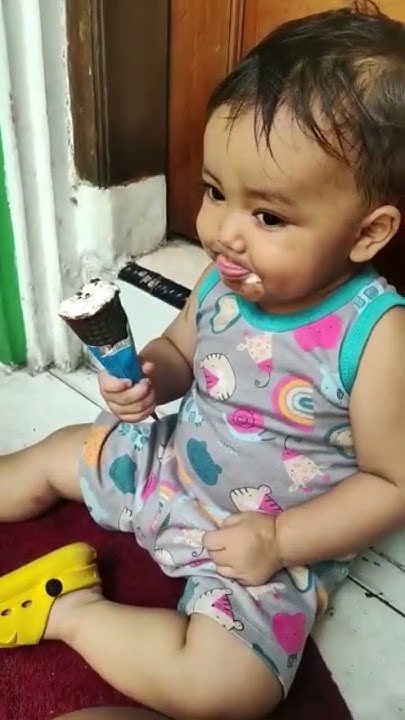 makan ice cream#shorts - YouTube