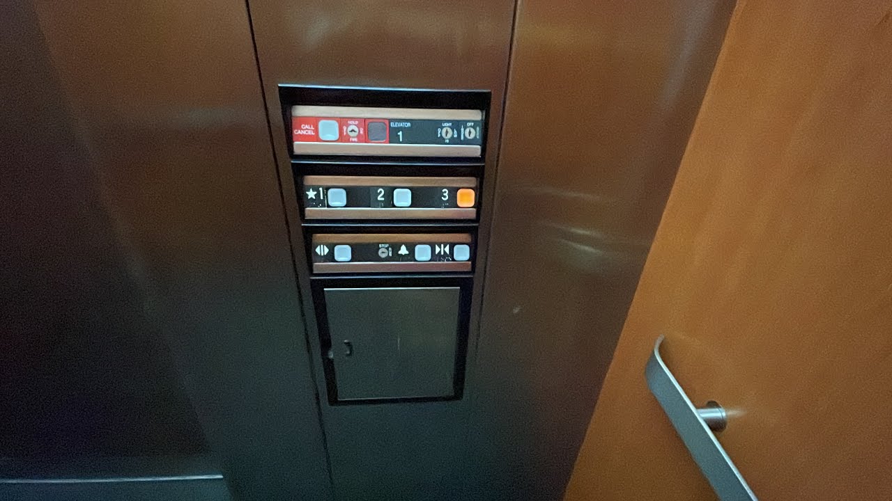 Elevator at Holiday inn Manchester - YouTube
