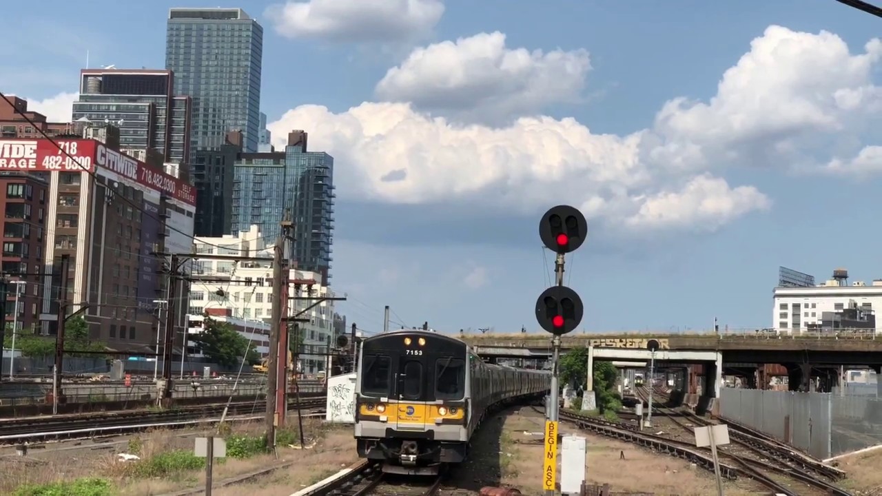 Long Island Railroad: Bombardier M7 EMU @ Hunterspoint Ave Station ...