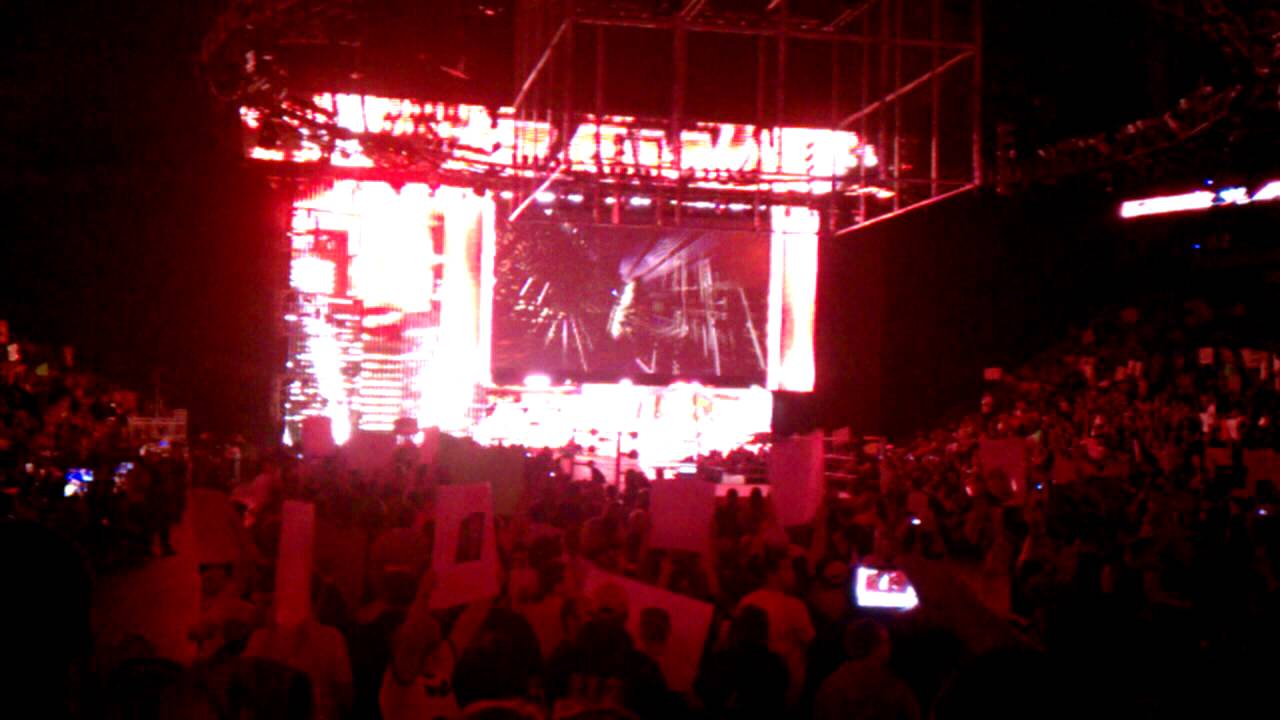 WWE Raw Opening Sequence - Sprint Center - Kansas City, MO - 9/26/11 ...