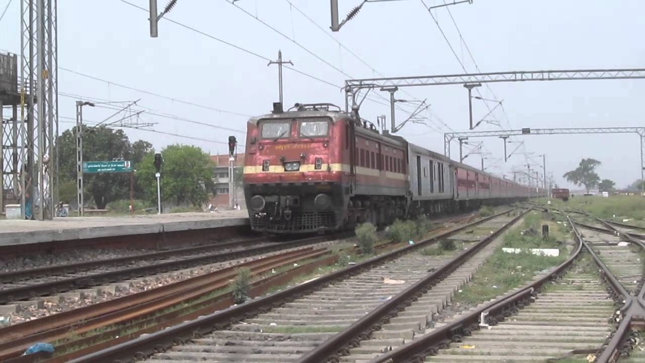 High Speed LHB Poorva Express with Majestic Track Sound Crossing ...