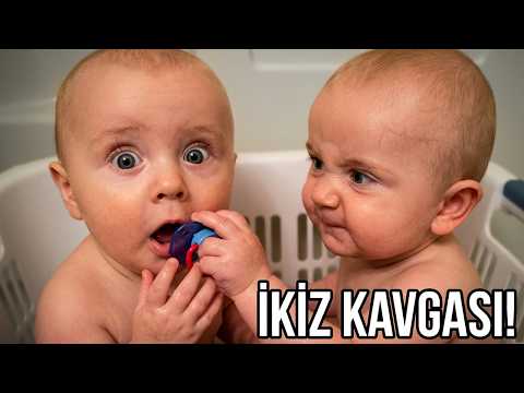 İKİZ BEBEKLER EMZİK KAVGASI! 😱😂 Komik Anlar Derlemesi #keşfet #eğlence #komikbebekler #funnymoments
