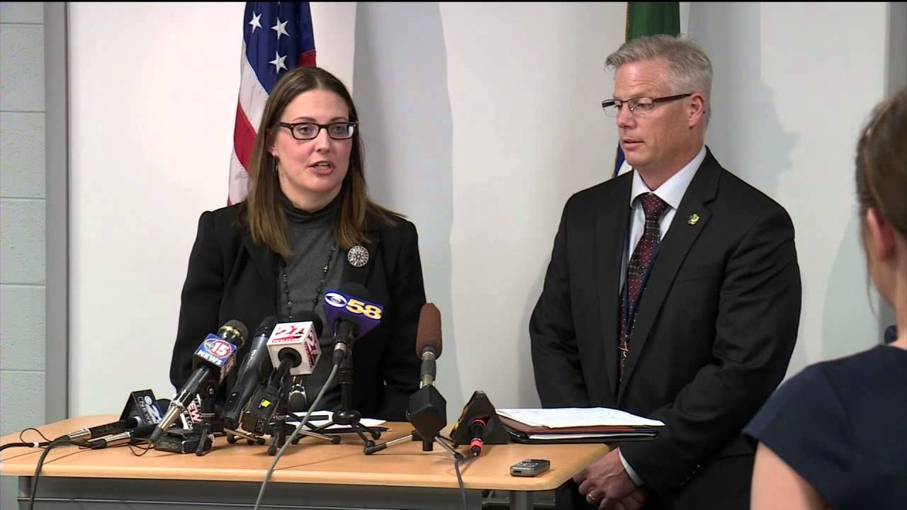 Beloit police chief, deputy chief under investigation - YouTube