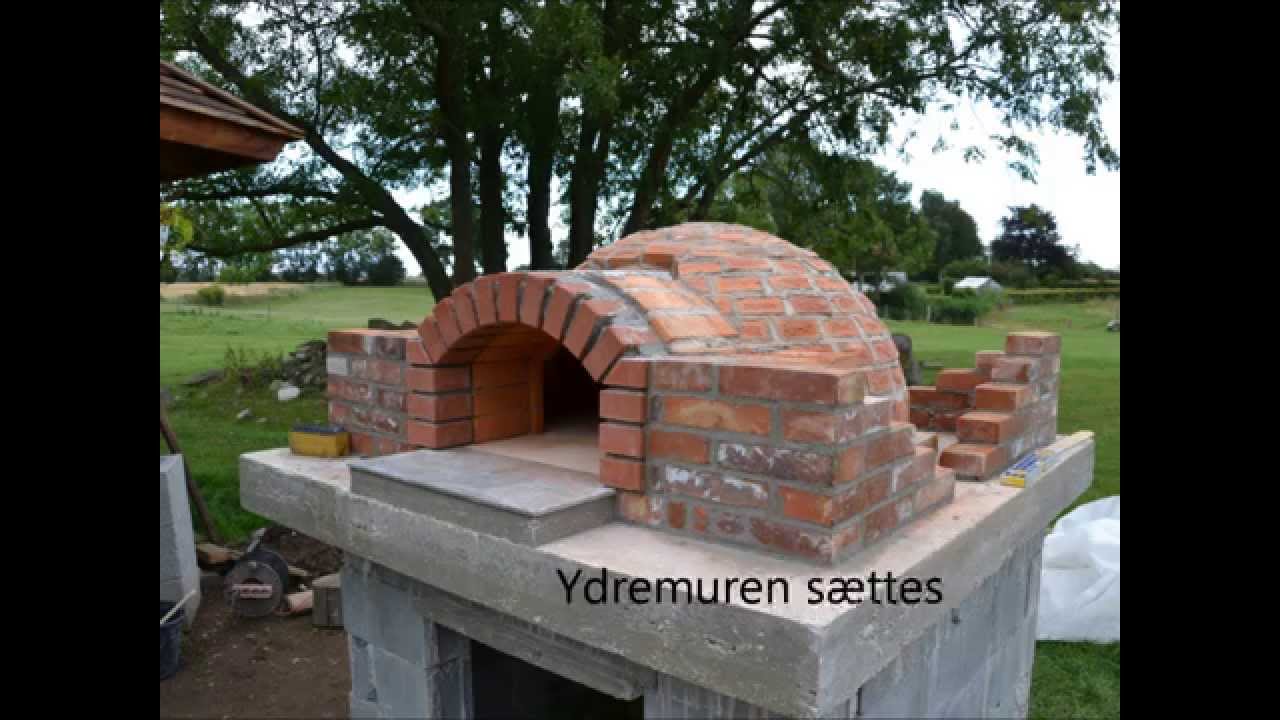 Byg en pizzaovn - building a wood fired pizza oven - YouTube