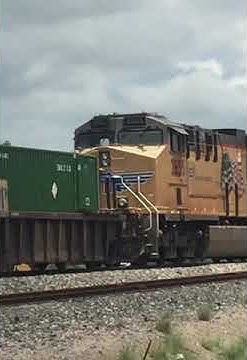 Another Mid DPU locomotive! UP 2655! - YouTube