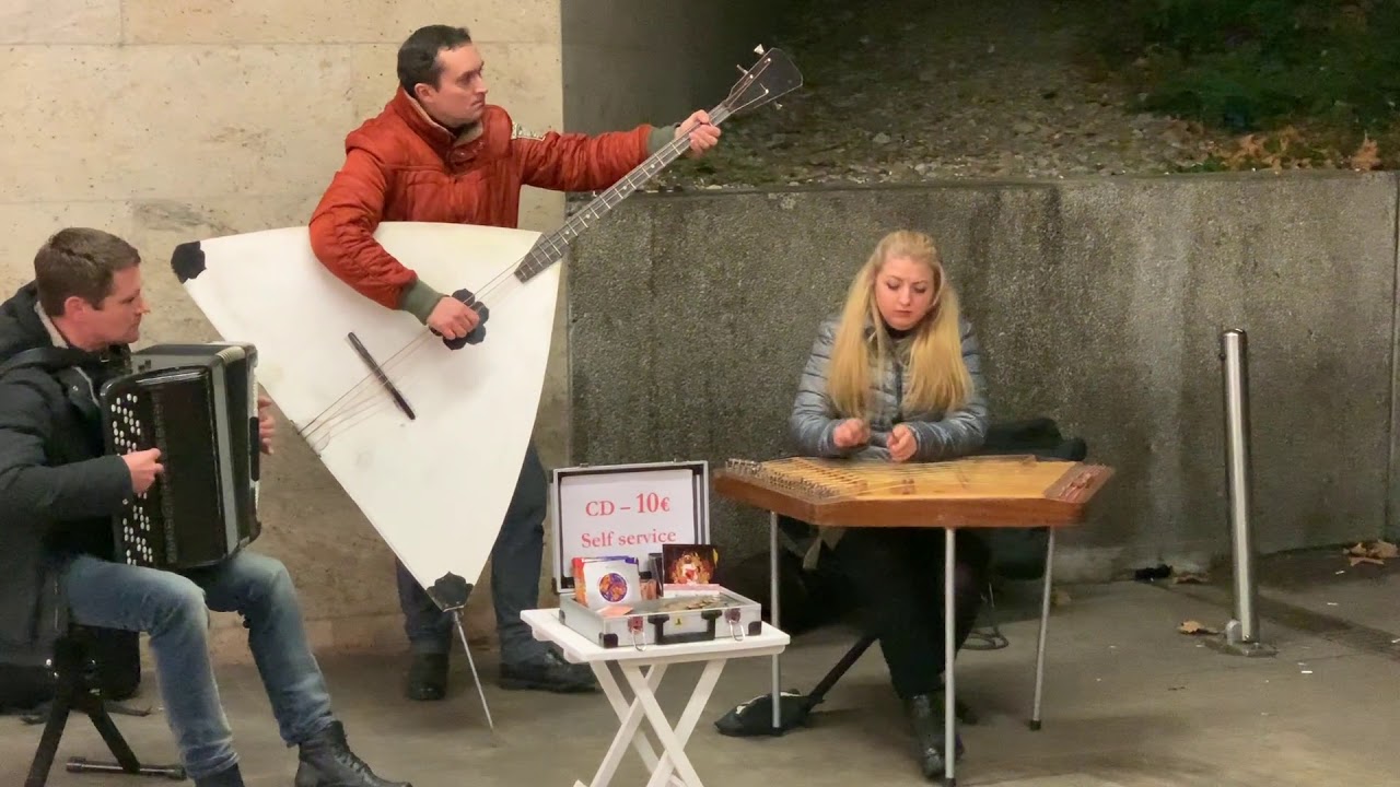 Talented girl playing Chinese Yangqin in Vienna - YouTube