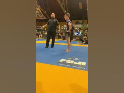 Wrestler vs blue belt - YouTube
