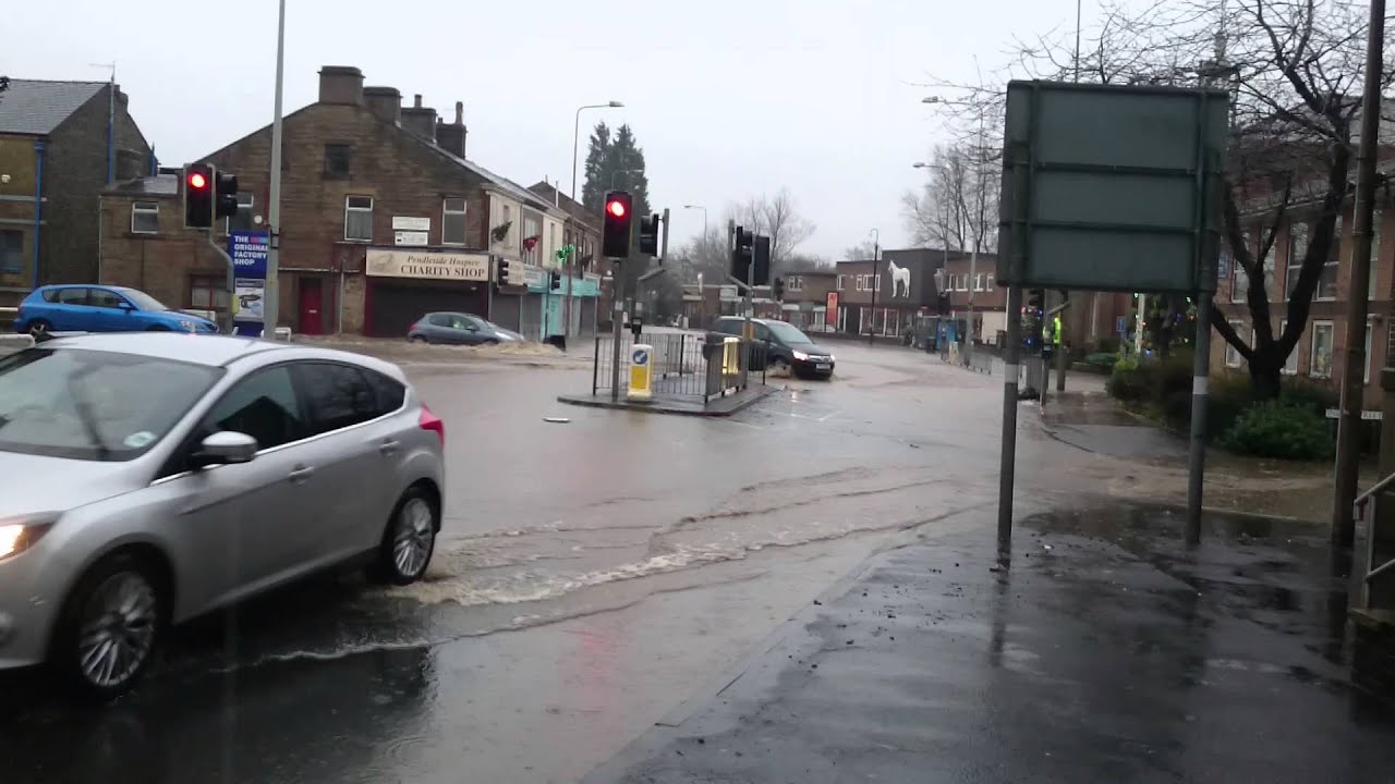 Padiham river calder flood 26/12/15 10am - YouTube