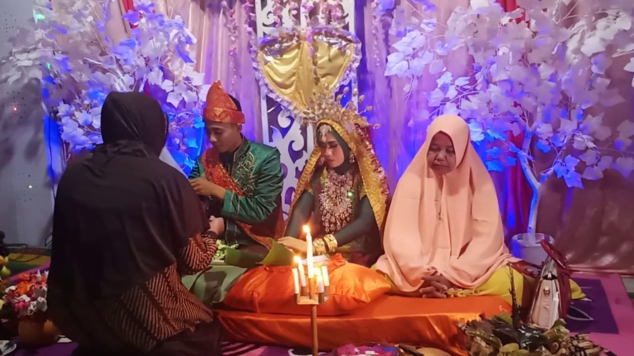 Barodak adat samawa - YouTube