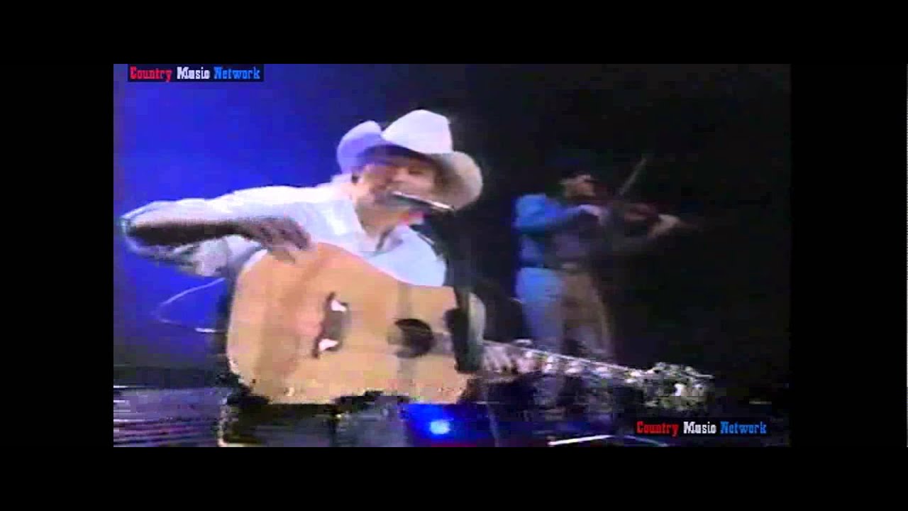 Alan Jackson "Chasin' that Neon Rainbow" (Live) - YouTube
