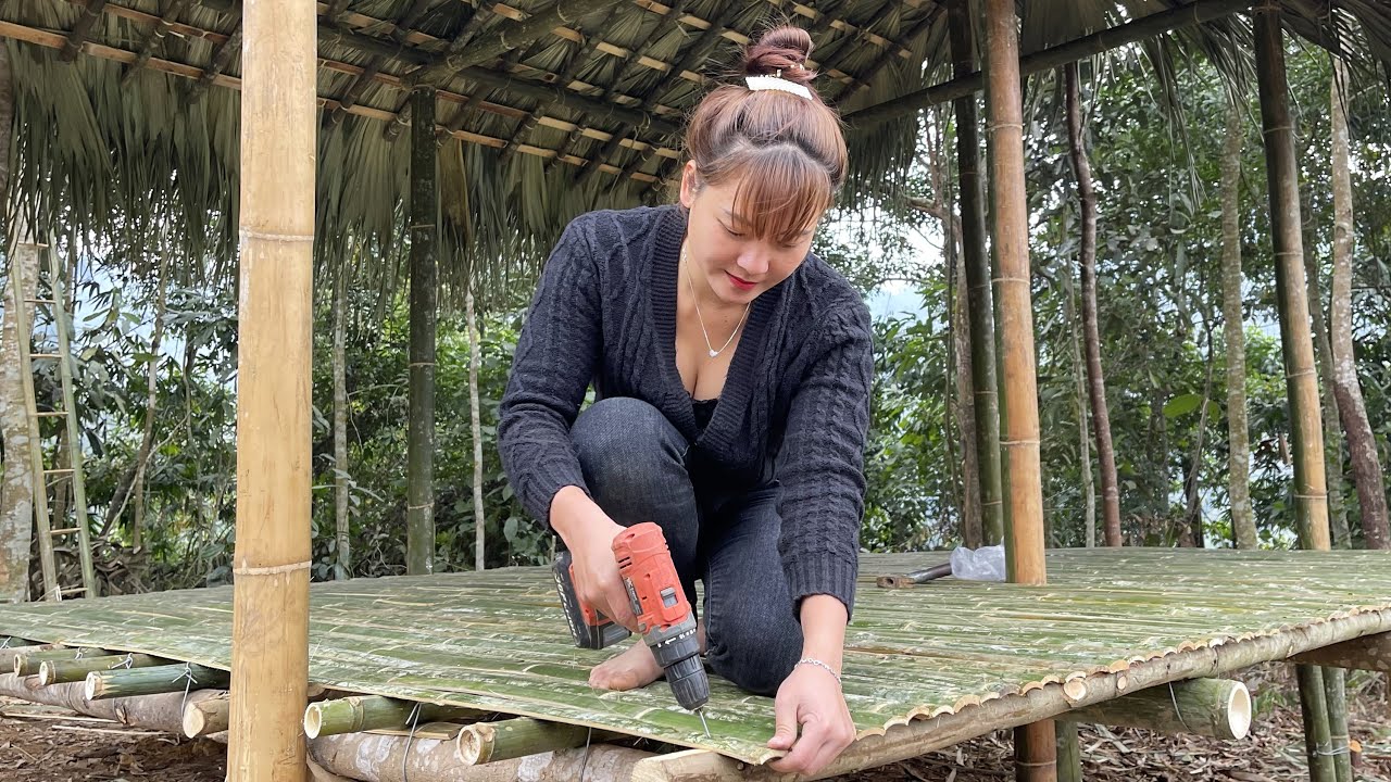 Bamboo House Building Girl, Finishing Floor, Building Farm in the ...