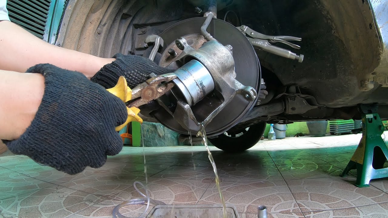 cara mengganti piston rem CALIPER MOBIL HONDA FREED - YouTube