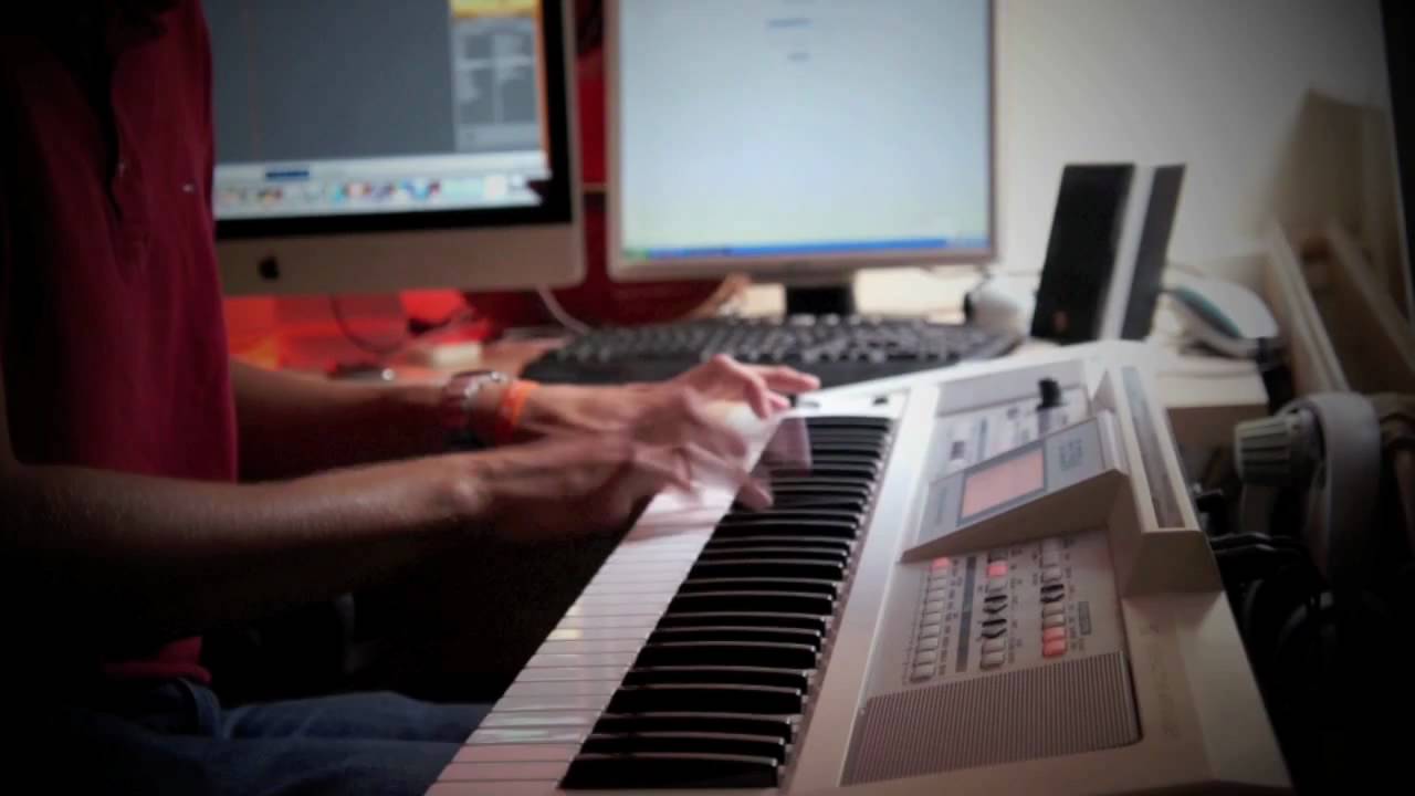 Roland e-09 White edition - YouTube