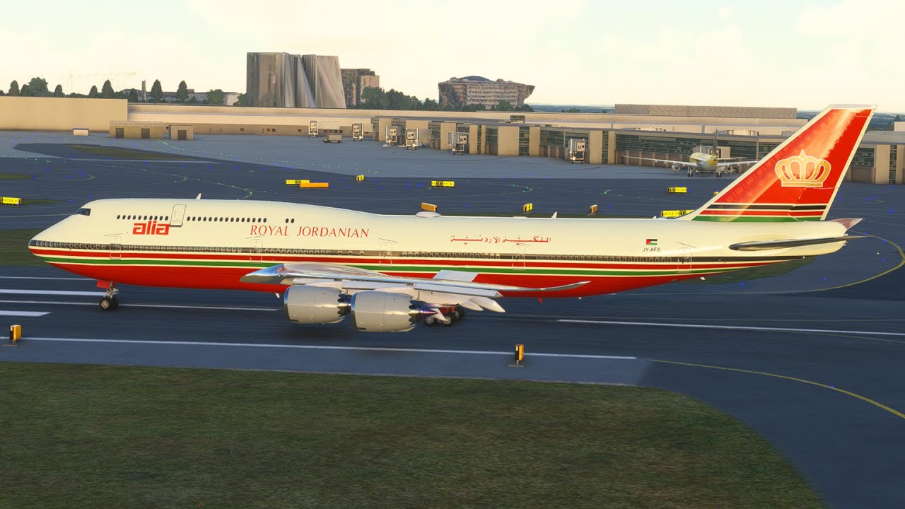 Unbelievable! Boeing 747 Extremely Low Pass Over Water at Copenhagen ...