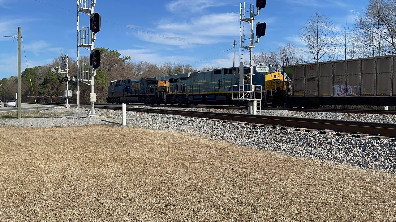 paramedics have to wait for csx e371 with the Clinchfield heritage unit ...