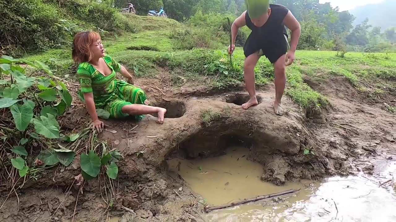 Primitive Life Ep 120 The Aboriginal guy promptly saved the girl from ...