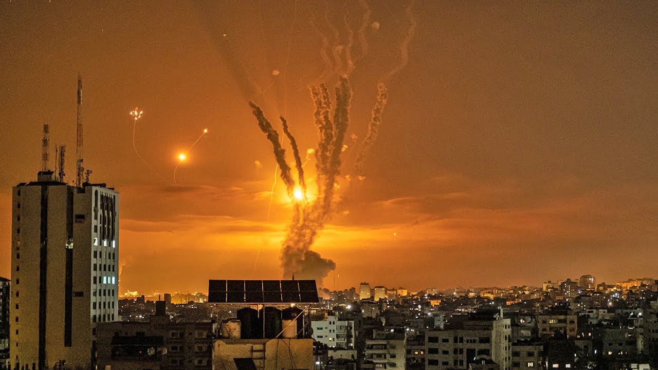 Hamas continues rocket fire as Israel threatens ground attack - YouTube