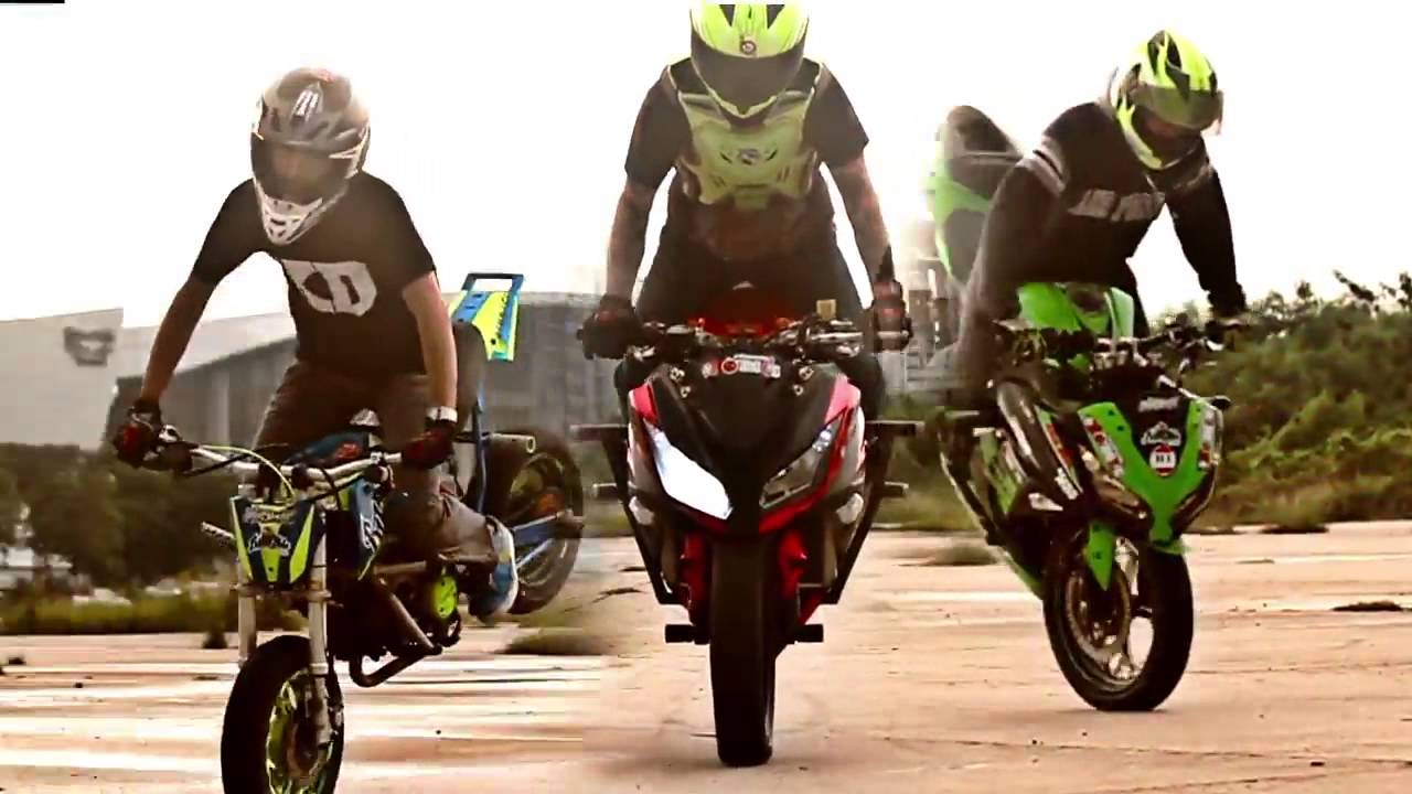 Kawasaki Stunt King 2014 สยามสตั้นโชว์ - YouTube