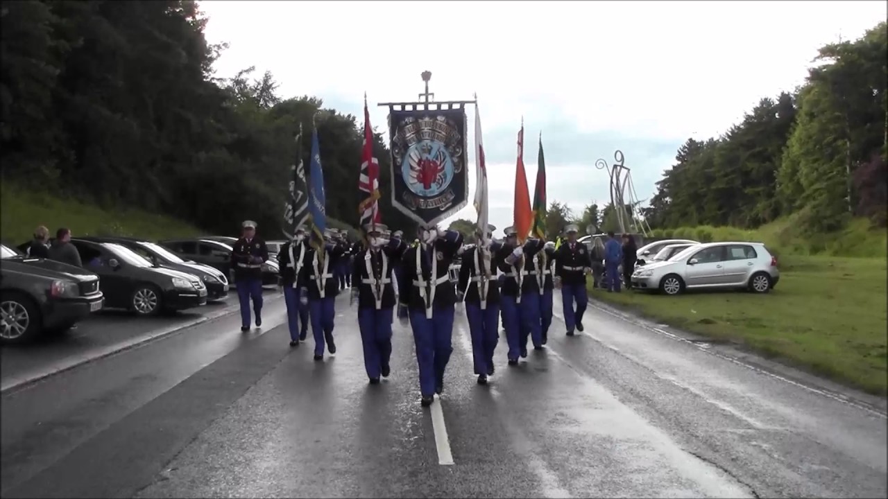 Downpatrick Red Hand Defenders Start their 2017 Parade - YouTube
