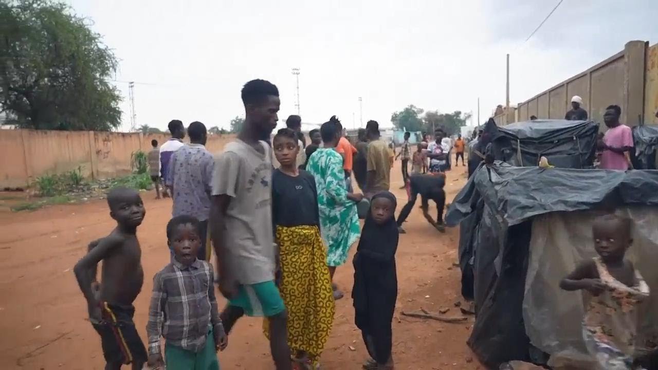 Closed borders block stranded migrants in Niger - YouTube