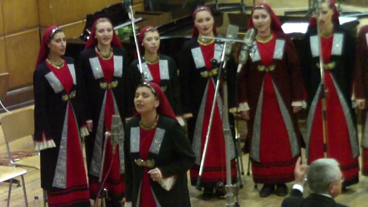 The "Philip Koutev" Choir - "Malka moma si se Bogu moli" by Georgi Genov - YouTube