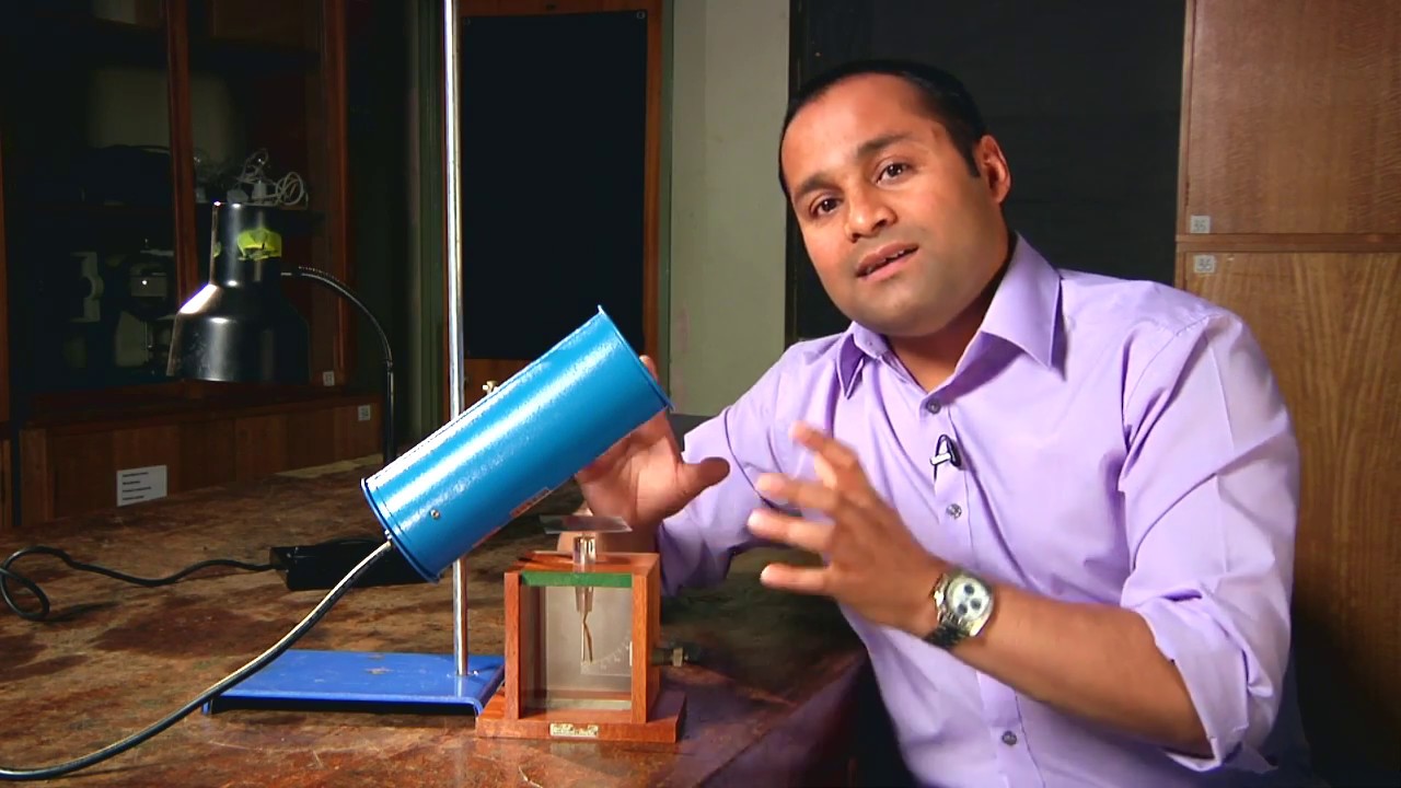 Using a gold-leaf electroscope with zinc plate and ultraviolet light - YouTube