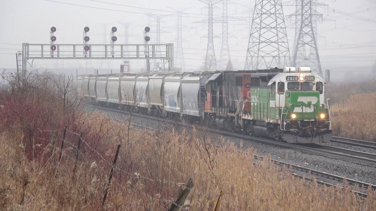 (4K!) BNSF WHITEFACE LEADER! BNSF 2926 Leading CN L559 into Macmillan ...