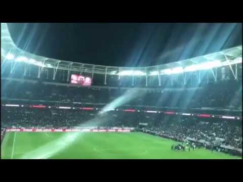Beşiktaş Tribünlerinin Dört Bir Köşesinden | Mini Mini Bir Kuş Konmuştu