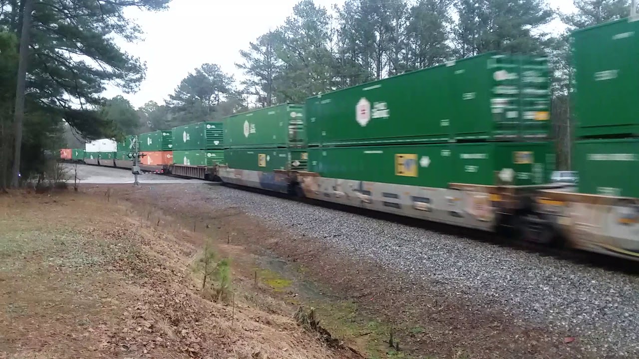 UP 9056 Leads NS 225 with hornshow - YouTube